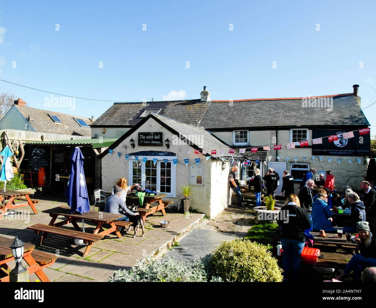The Witch Ball, 15th Century Freehouse pub at Lizard. Lizard Peninsular ...