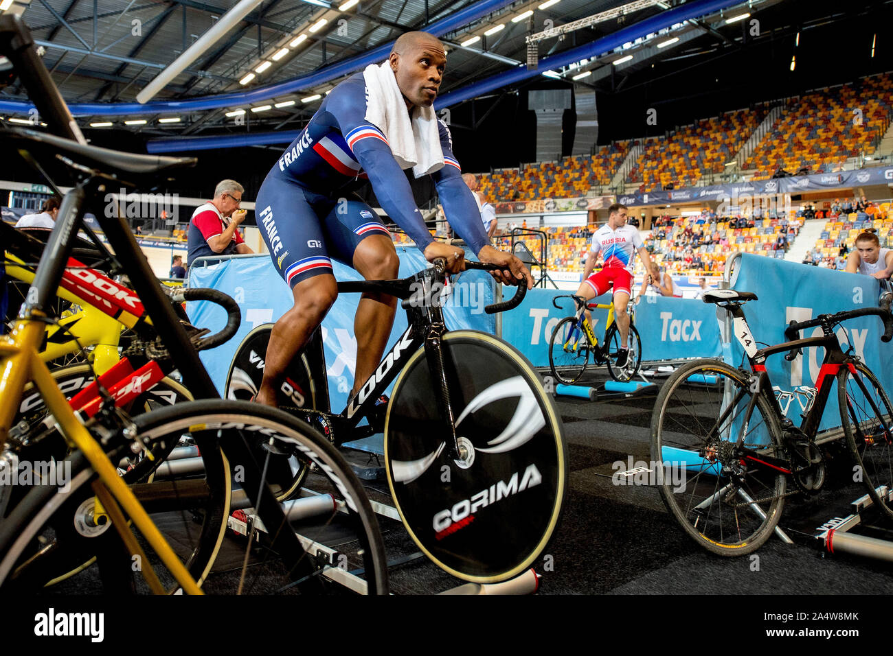 Pro mens cyclist hi-res stock photography and images - Alamy