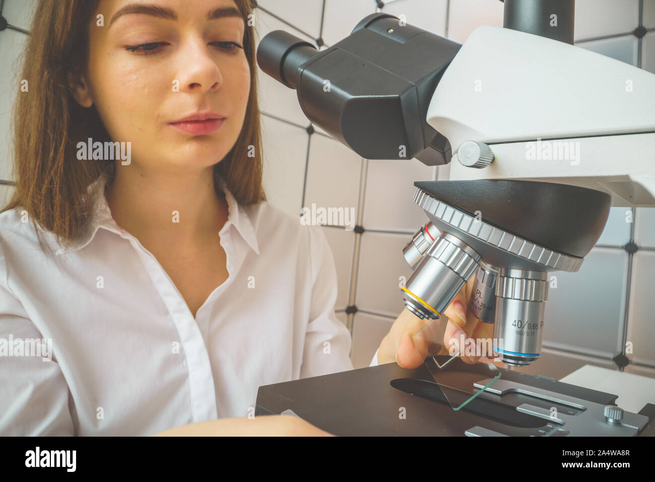 student girl looking in a microscope, science laboratory concept Stock ...