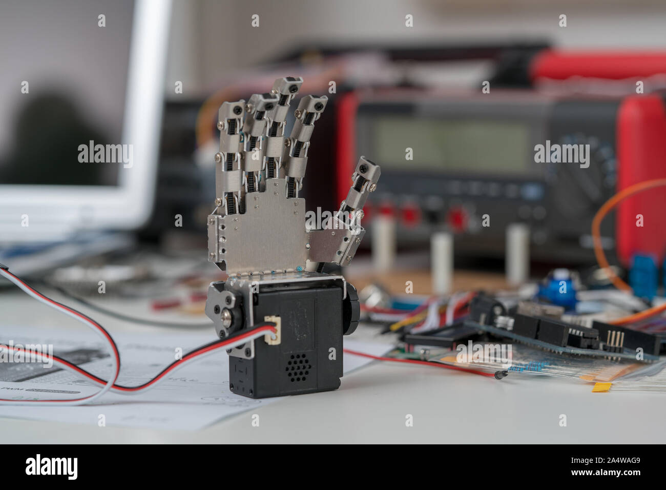 Mechanical model of human palm. Robot arm Stock Photo - Alamy