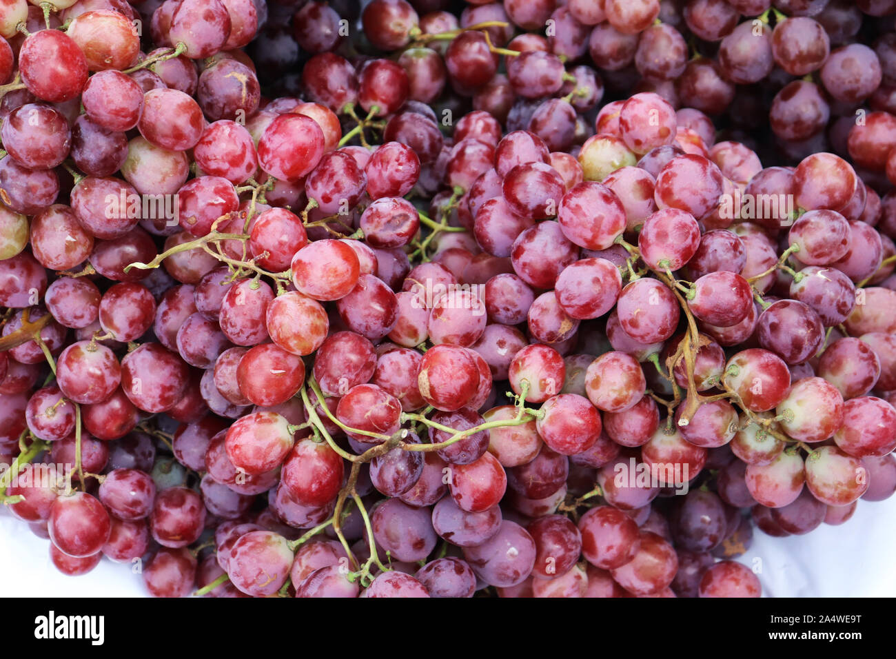 Fresh red grape. Ripe red grapes background Stock Photo - Alamy
