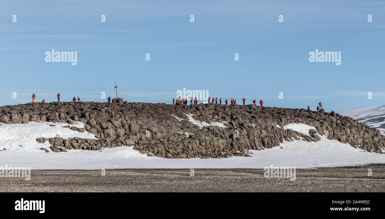 The Eolus Cross (Eoluskorset) and burial ground at Eolusneset erected ...
