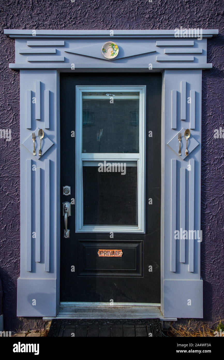 Resto door decorated with spoons, forks and a dish Stock Photo - Alamy