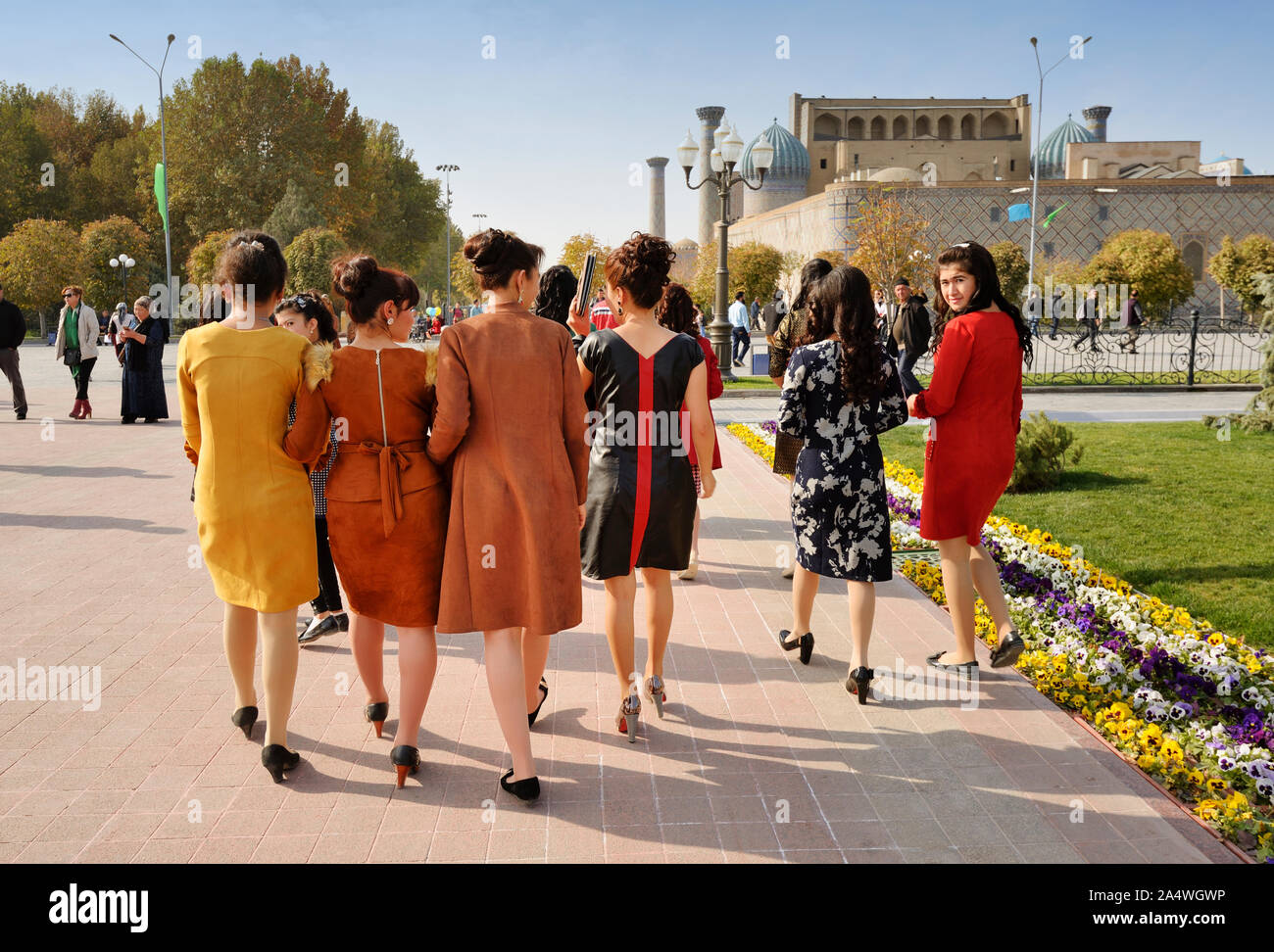 Uzbek girls hi-res stock photography and images - Alamy
