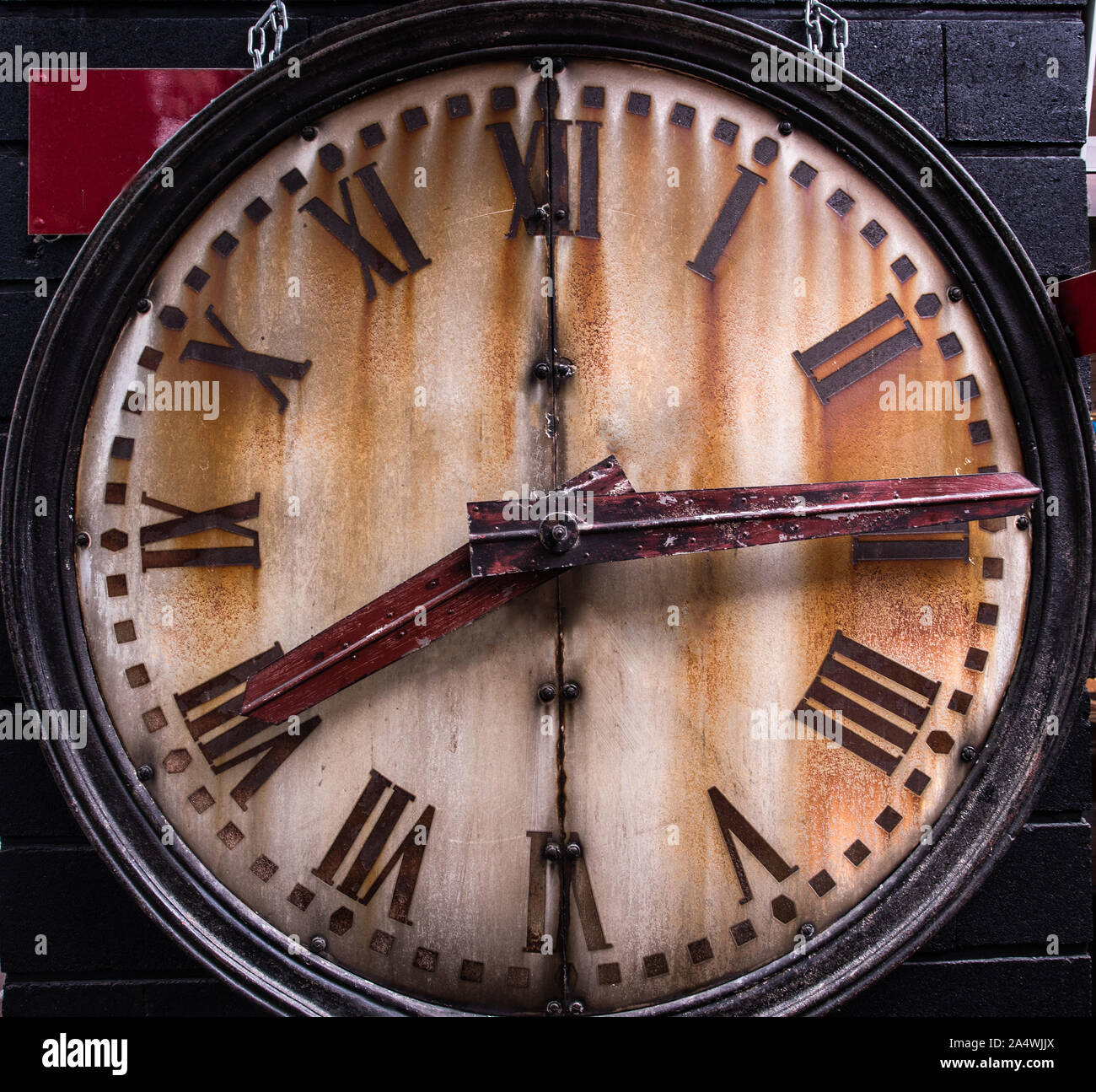 Broken street clock hi-res stock photography and images - Alamy