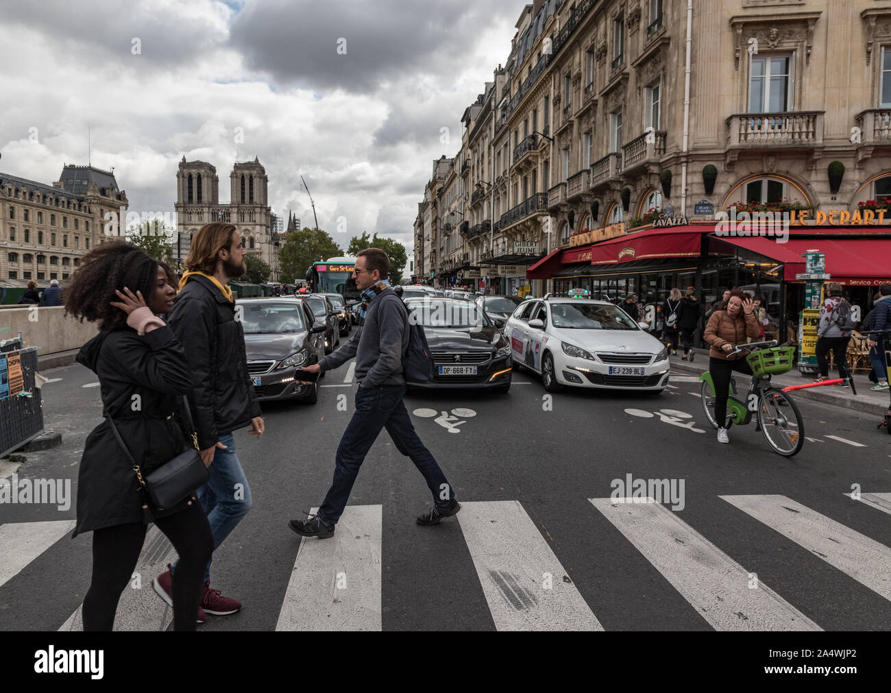 Paris, France- 27th September, 2019: Pedestrians crossing Quai Saint ...
