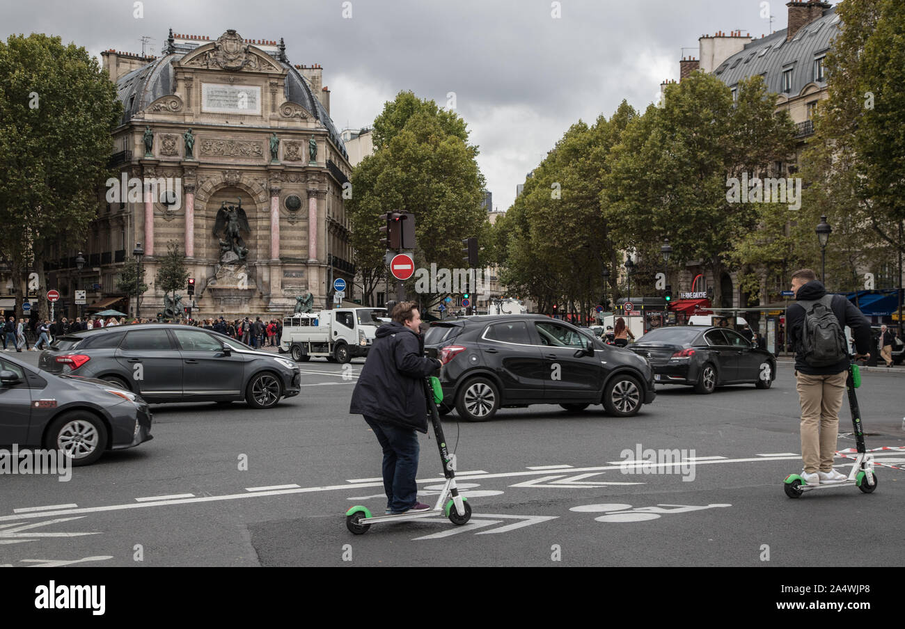Paris, France- 2nd October, 2019: Busy mix of roadway traffic around ...