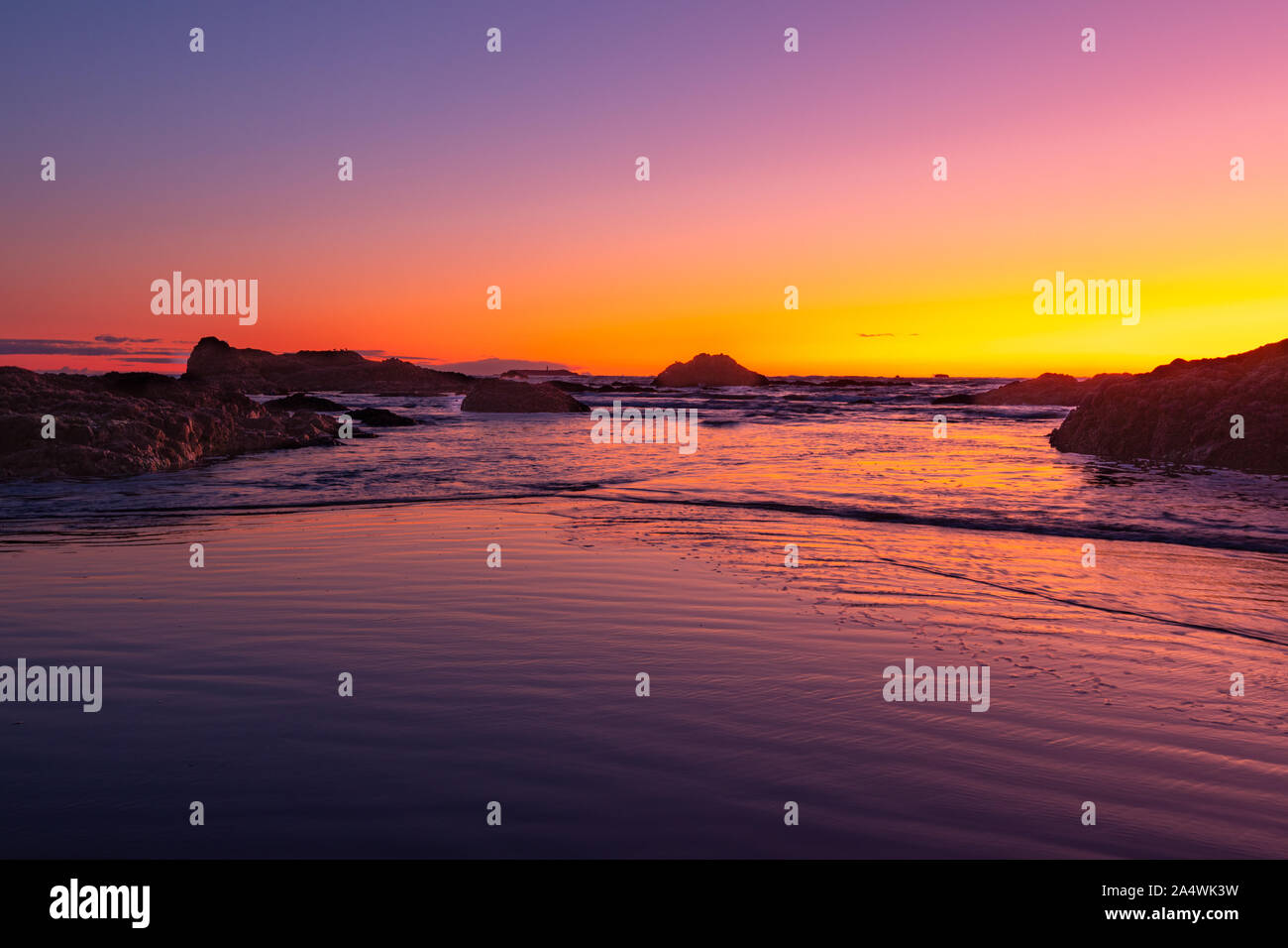 Ruby setting hi-res stock photography and images - Alamy