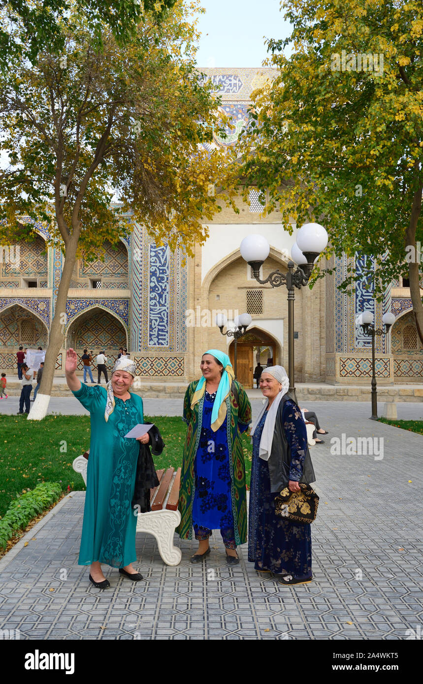 Uzbek women at Lyabi Hauz, a wonderful and relaxing plaza, the heart of ...