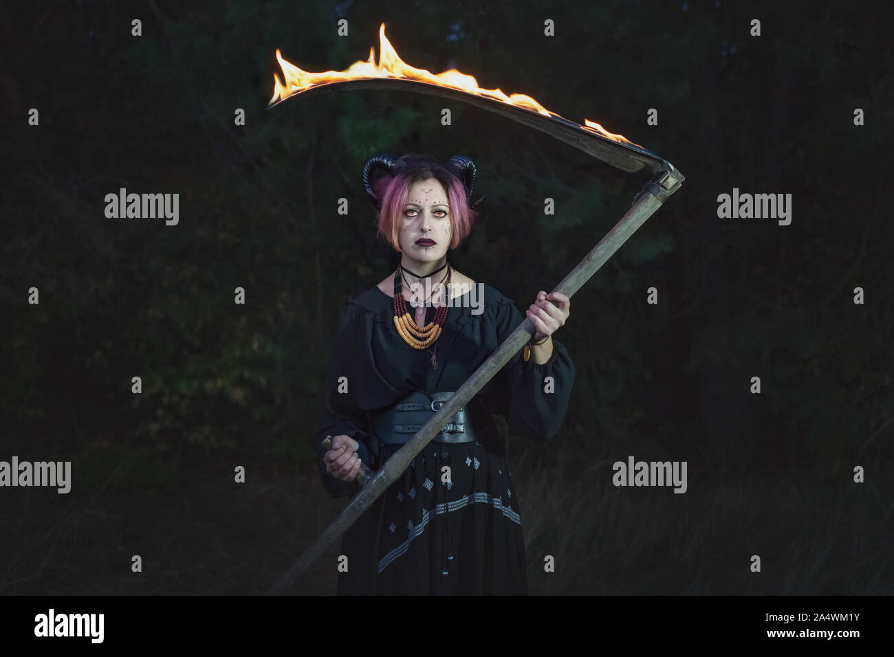 Grim reaper ghost girl hi-res stock photography and images - Alamy