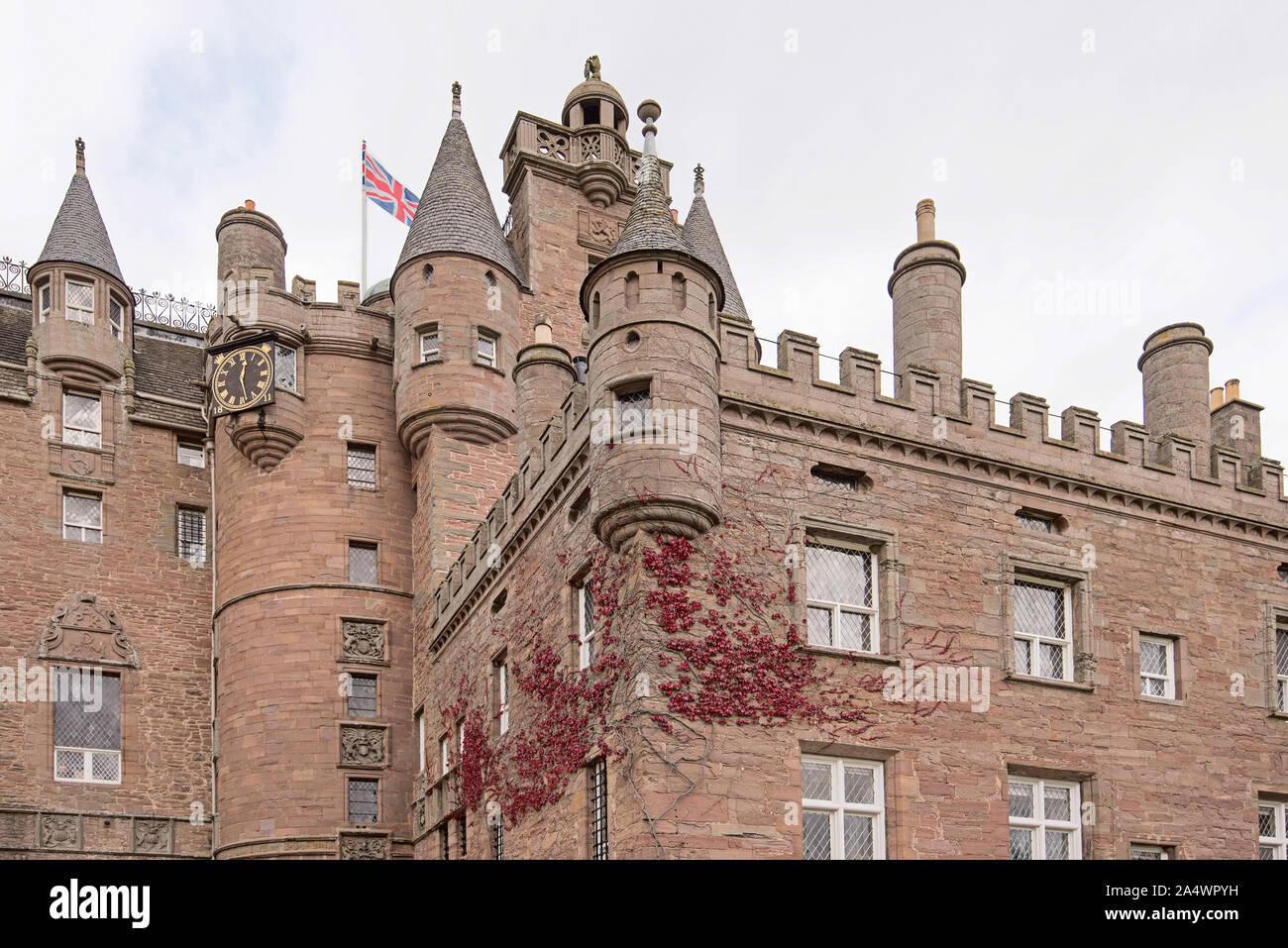 Scottish castle parapet hi-res stock photography and images - Alamy
