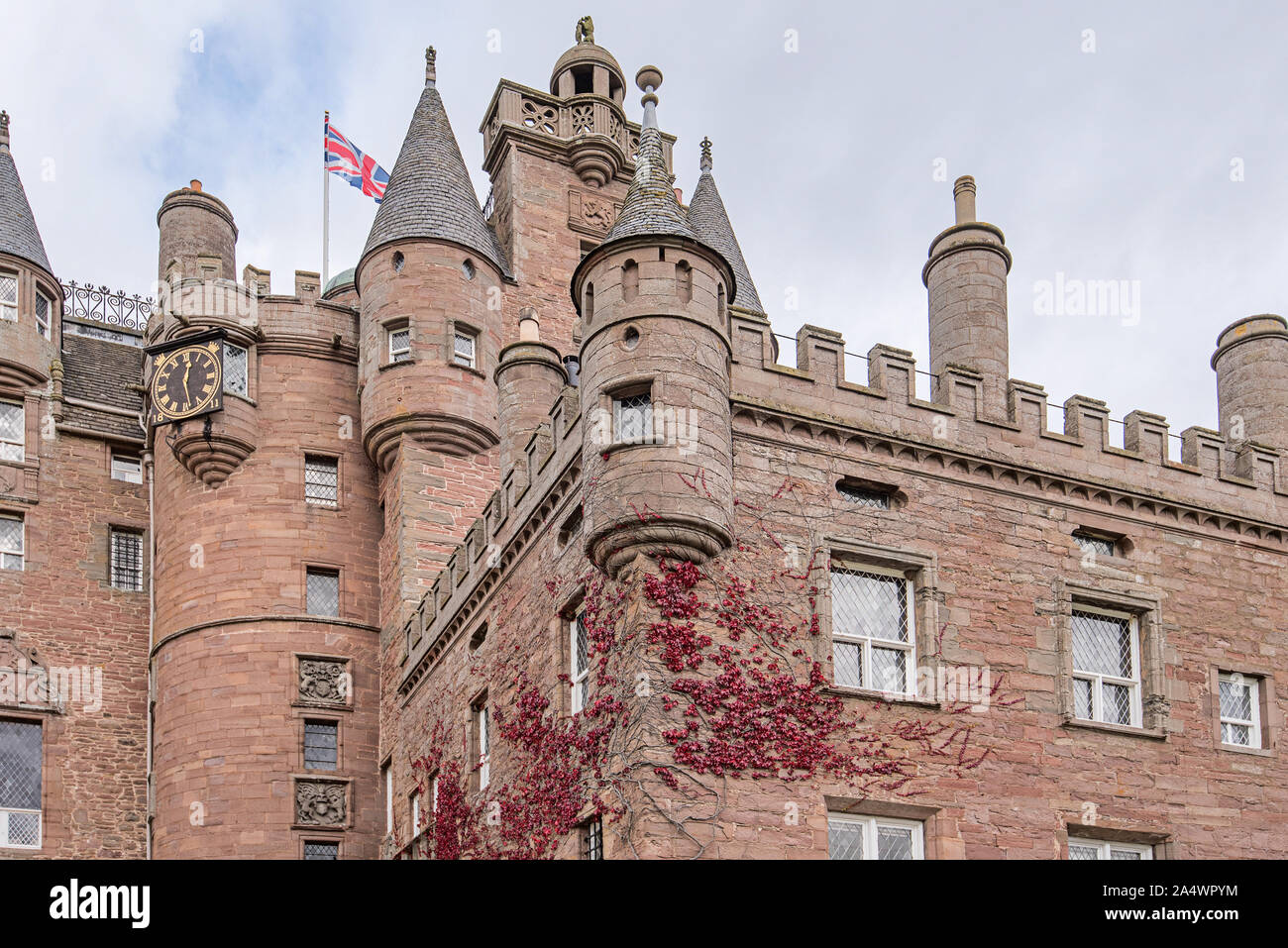 The queen mother glamis castle gardens hi-res stock photography and ...