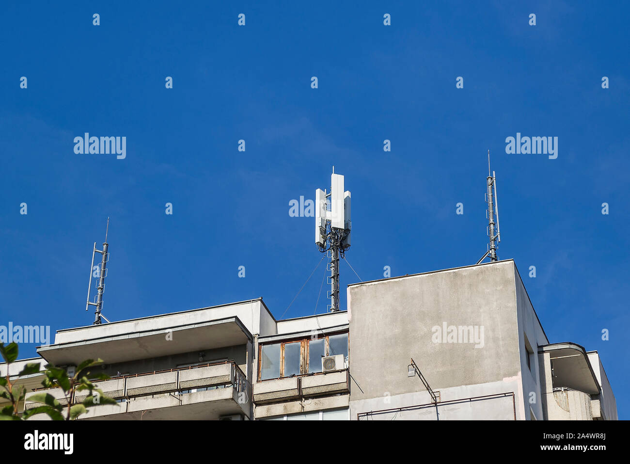 Cellular antennas rooftop hi-res stock photography and images - Alamy