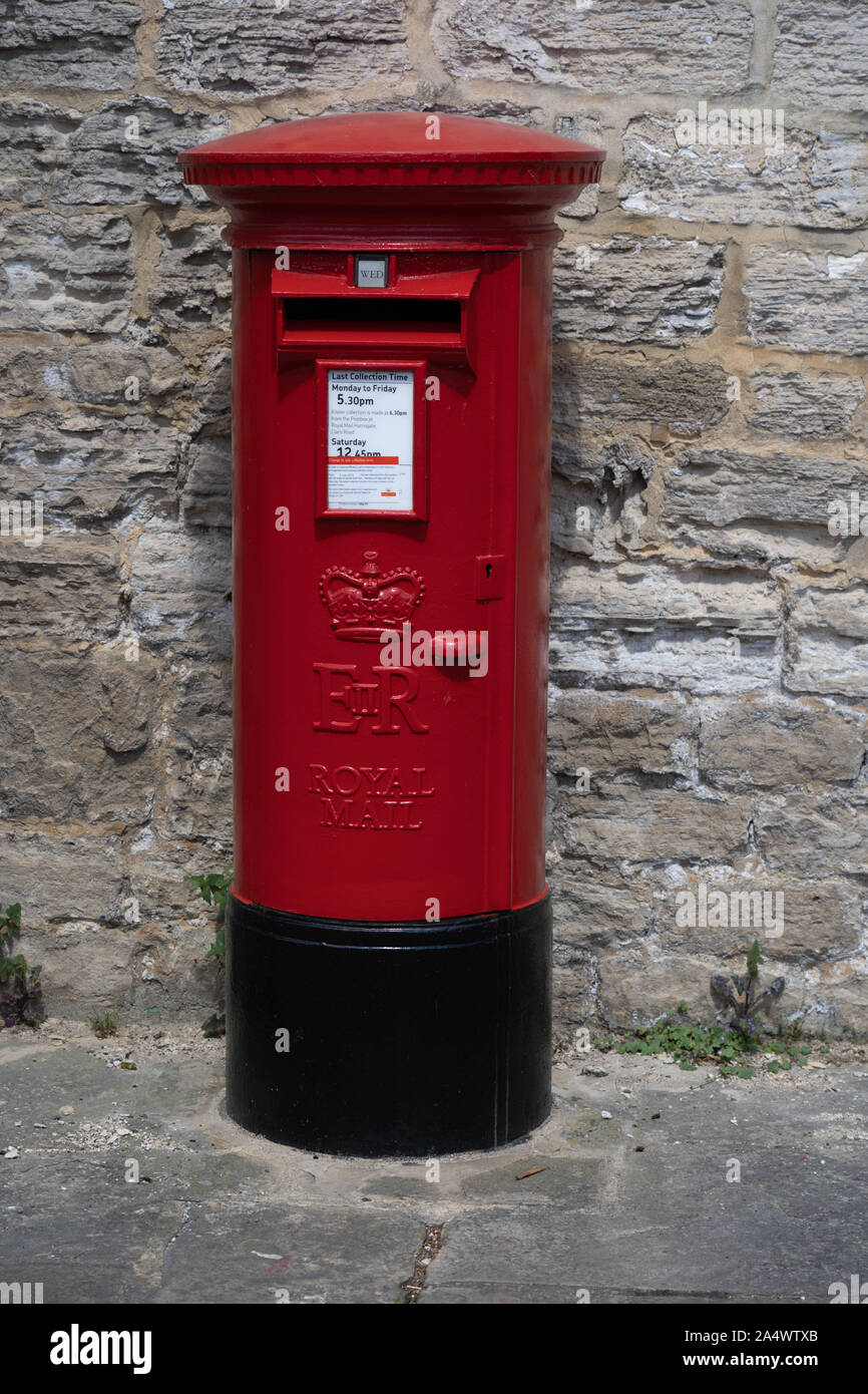 Pillarbox royal mail hi-res stock photography and images - Alamy