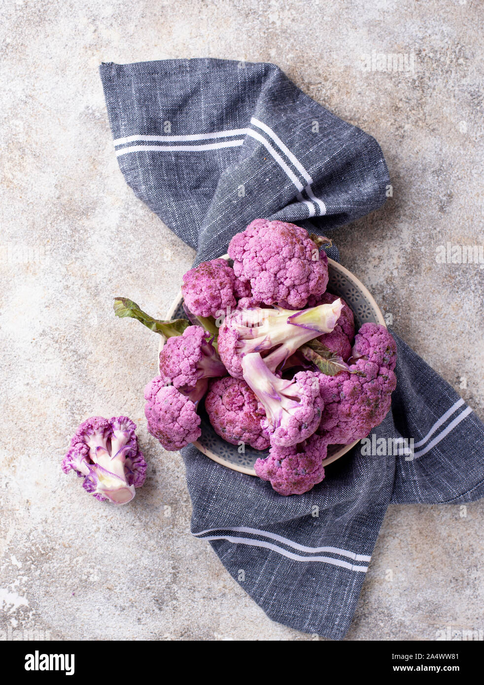 Violet cauliflower hi-res stock photography and images - Alamy