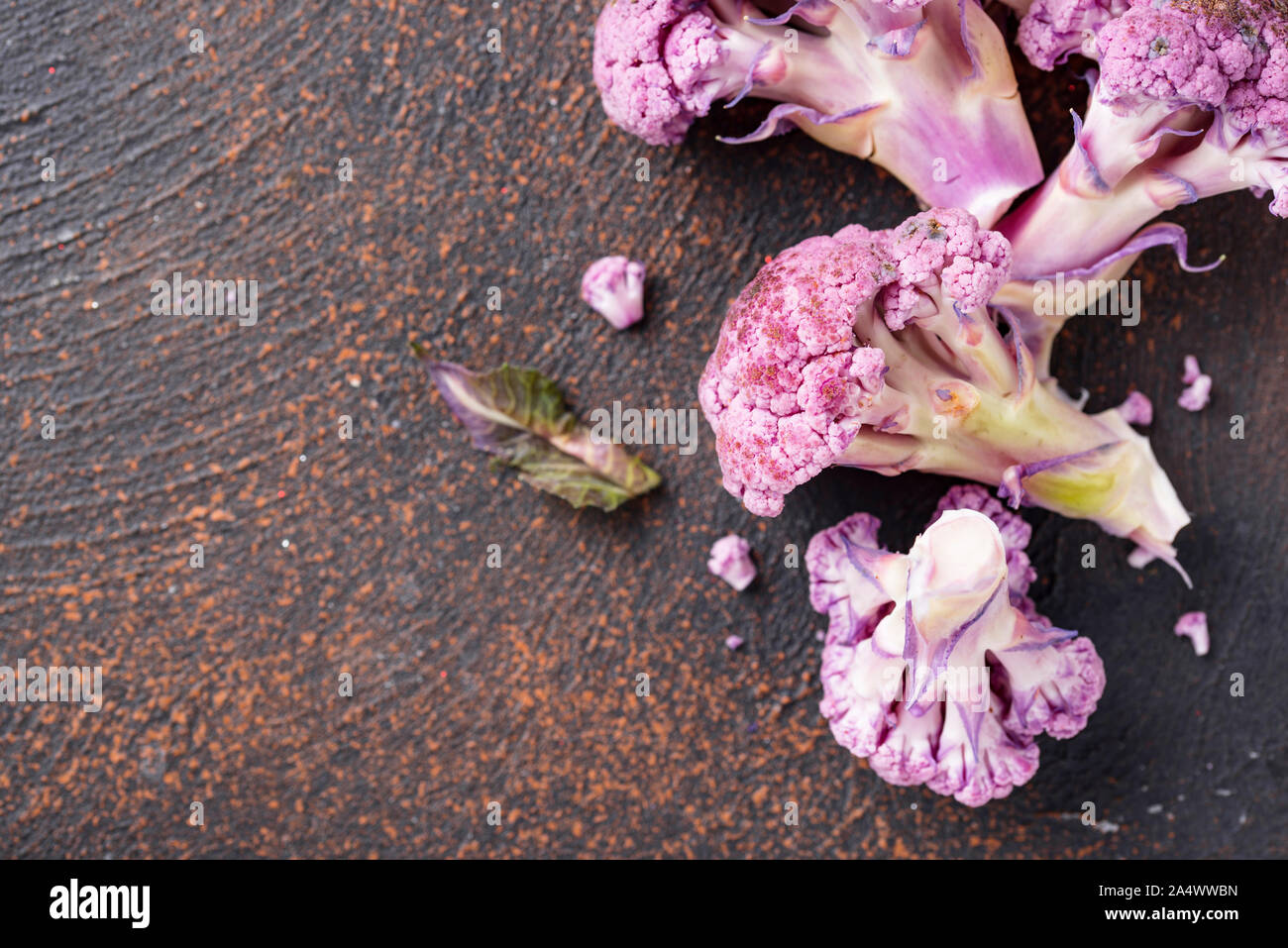Raw ripe dissected purple cauliflower Stock Photo - Alamy