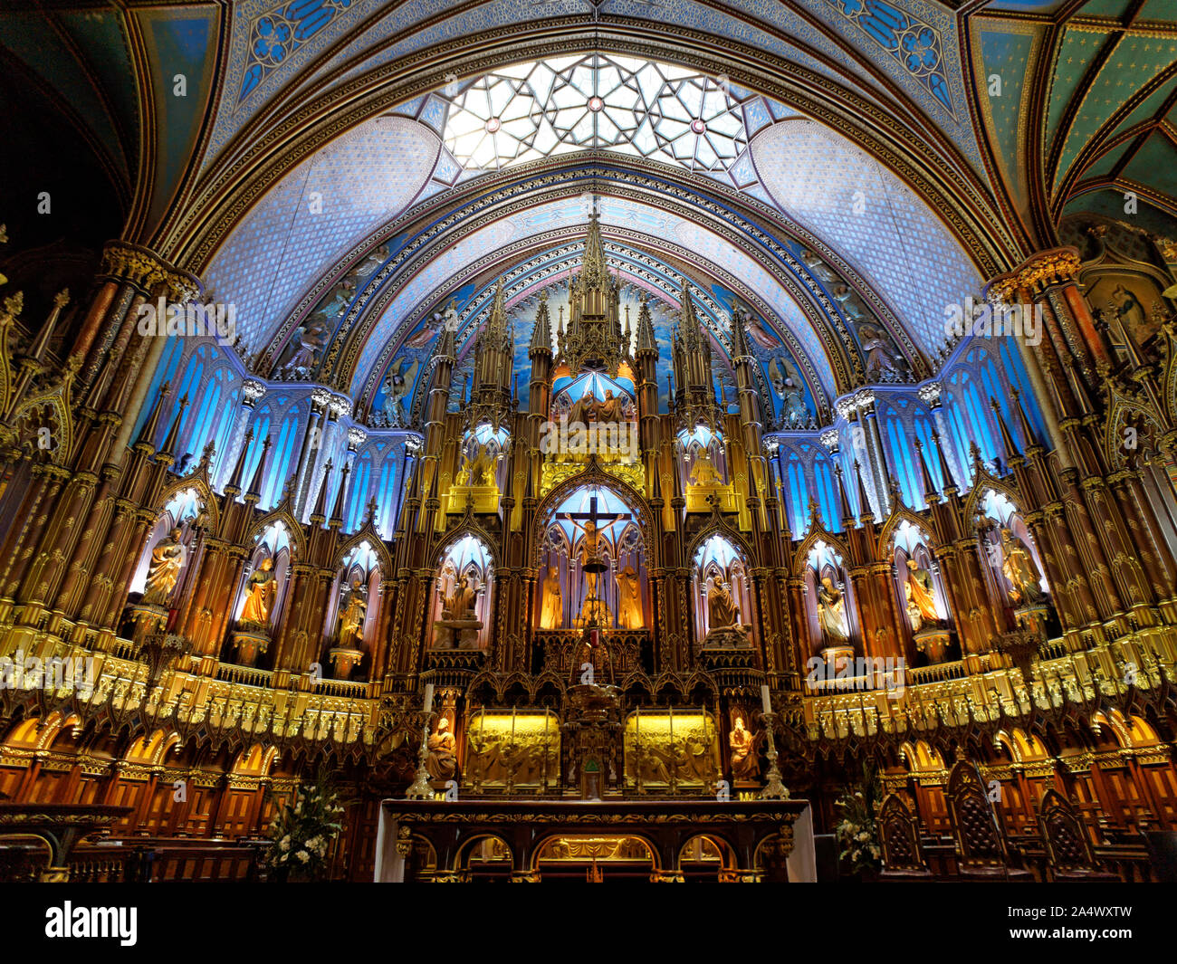 Main altar inside Notre Dame Basilica, Old Montreal, Quebec, Canada ...