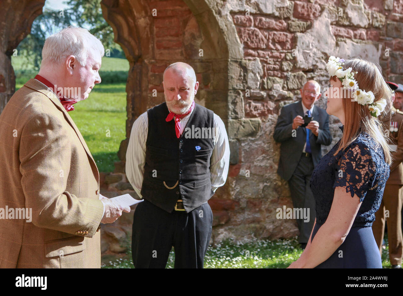 Medieval hand fasting ceremony hi-res stock photography and images - Alamy