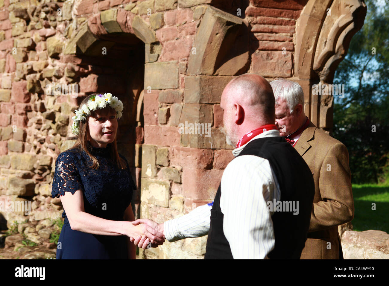 Medieval handfasting ceremony hi-res stock photography and images - Alamy