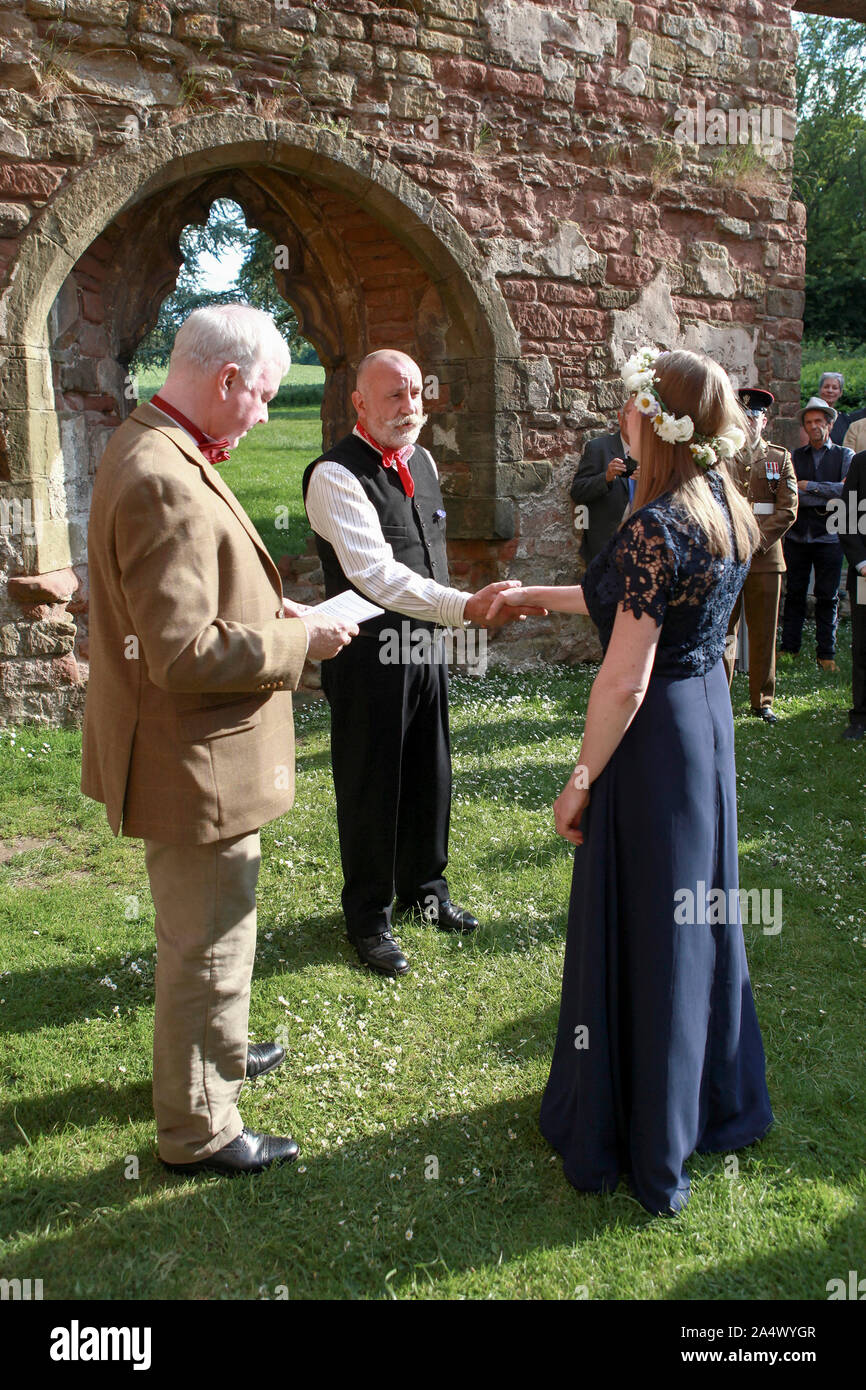 Medieval handfasting ceremony hi-res stock photography and images - Alamy