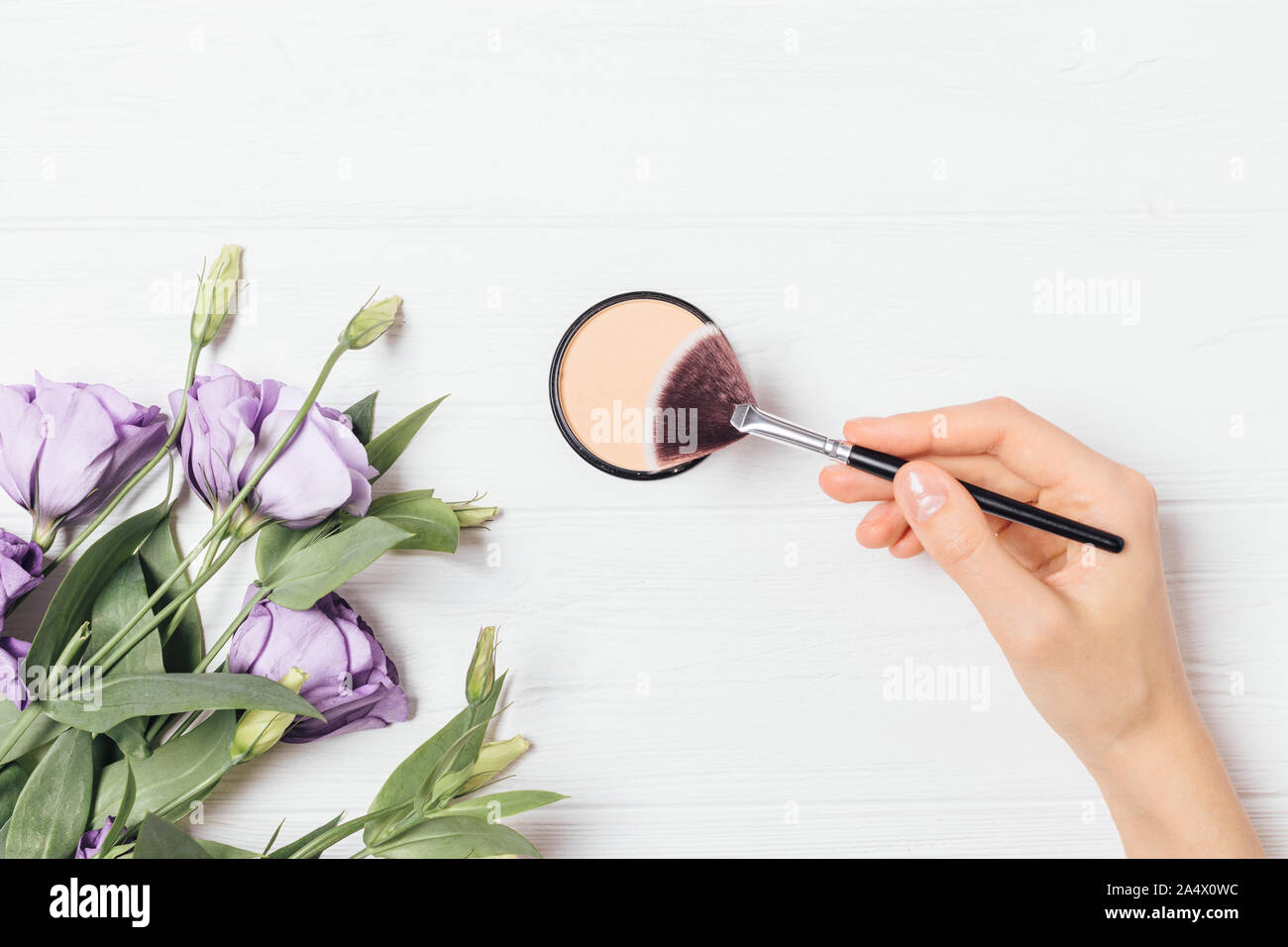 Powder compact overhead hi-res stock photography and images - Alamy