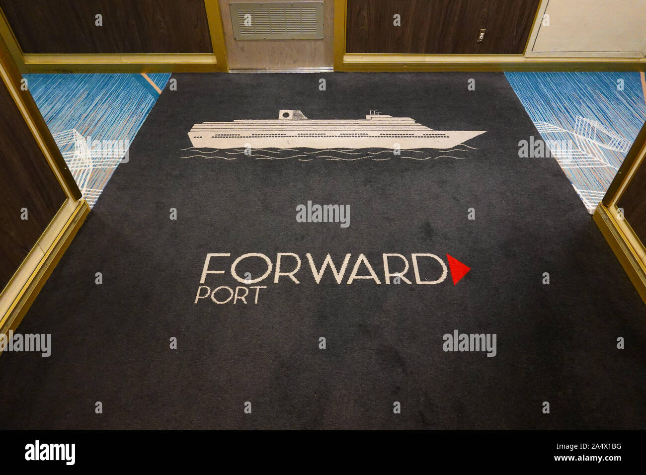 Curved ship design hi-res stock photography and images - Alamy