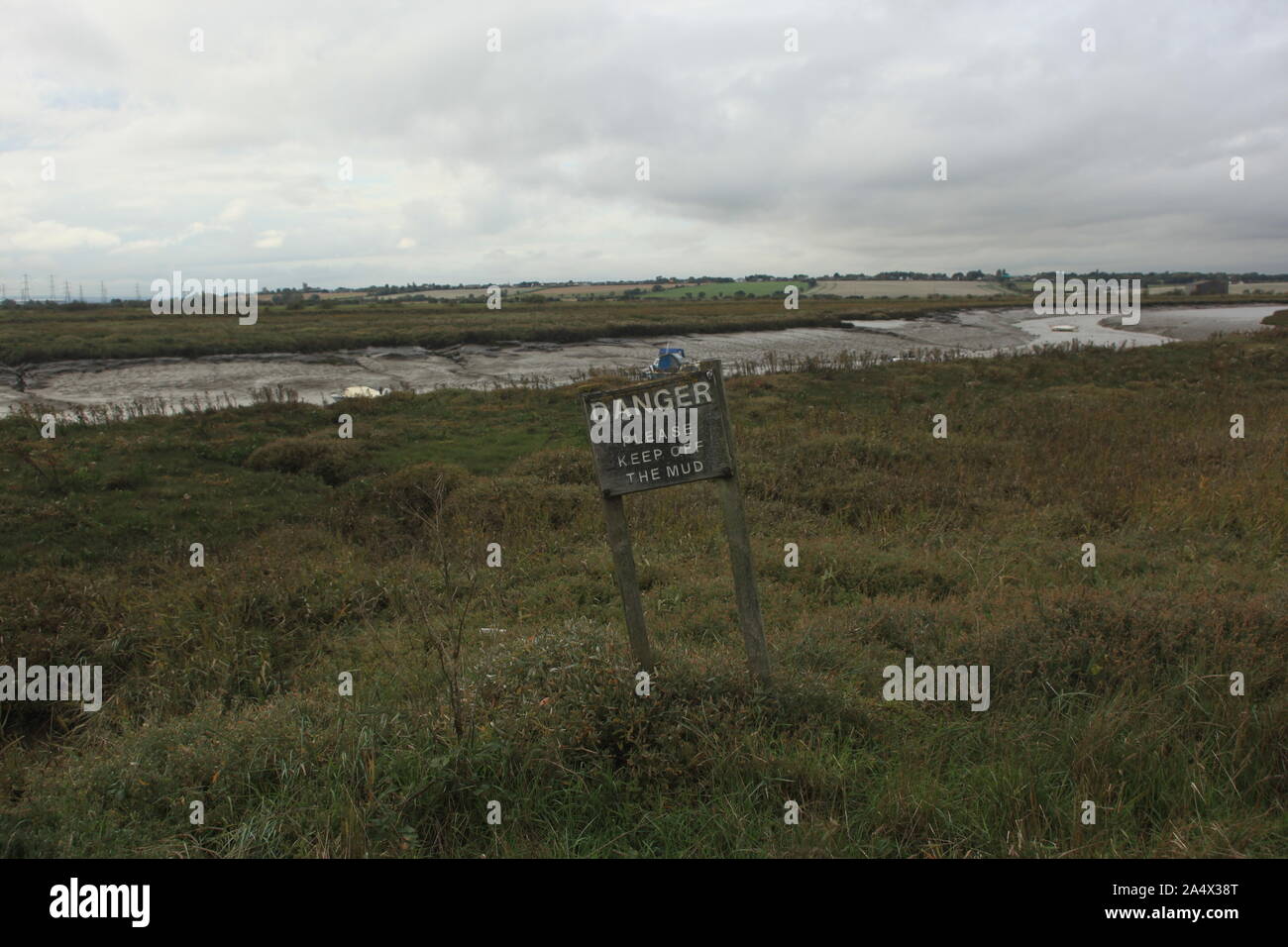 Danger Keep Off the Mud sign at Pitsea Creek, Wat Tyler Park, Essex ...