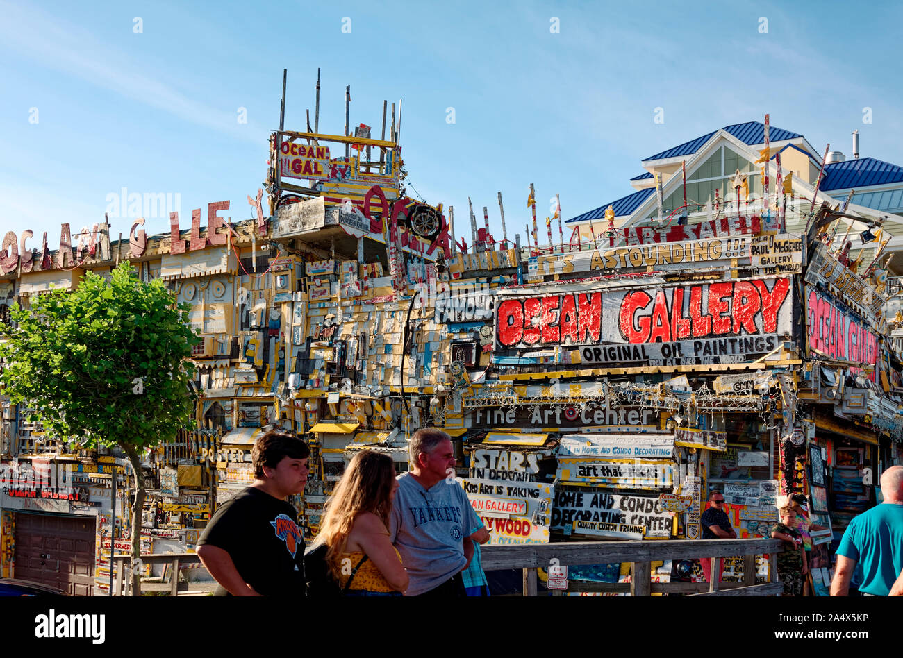Boardwalk shop hi-res stock photography and images - Alamy