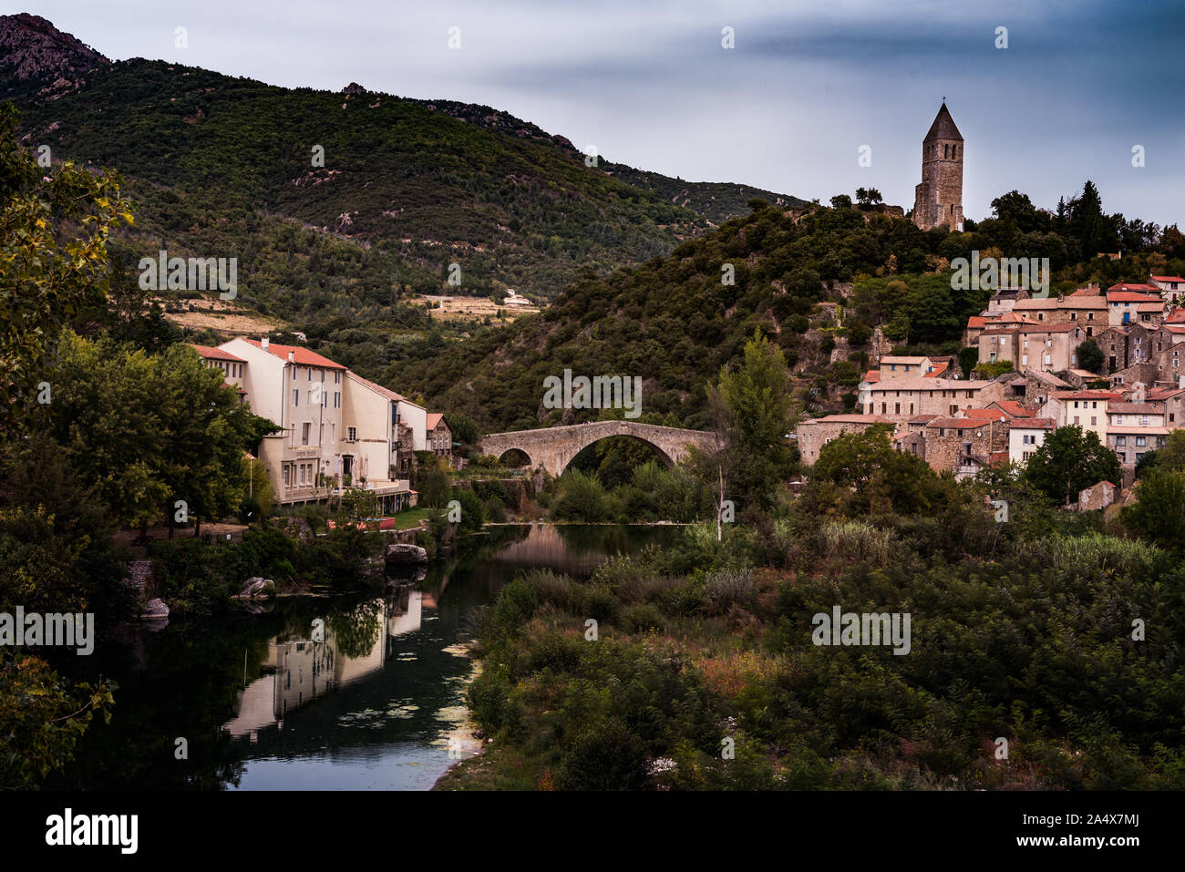 French countryside architecture hi-res stock photography and images - Alamy