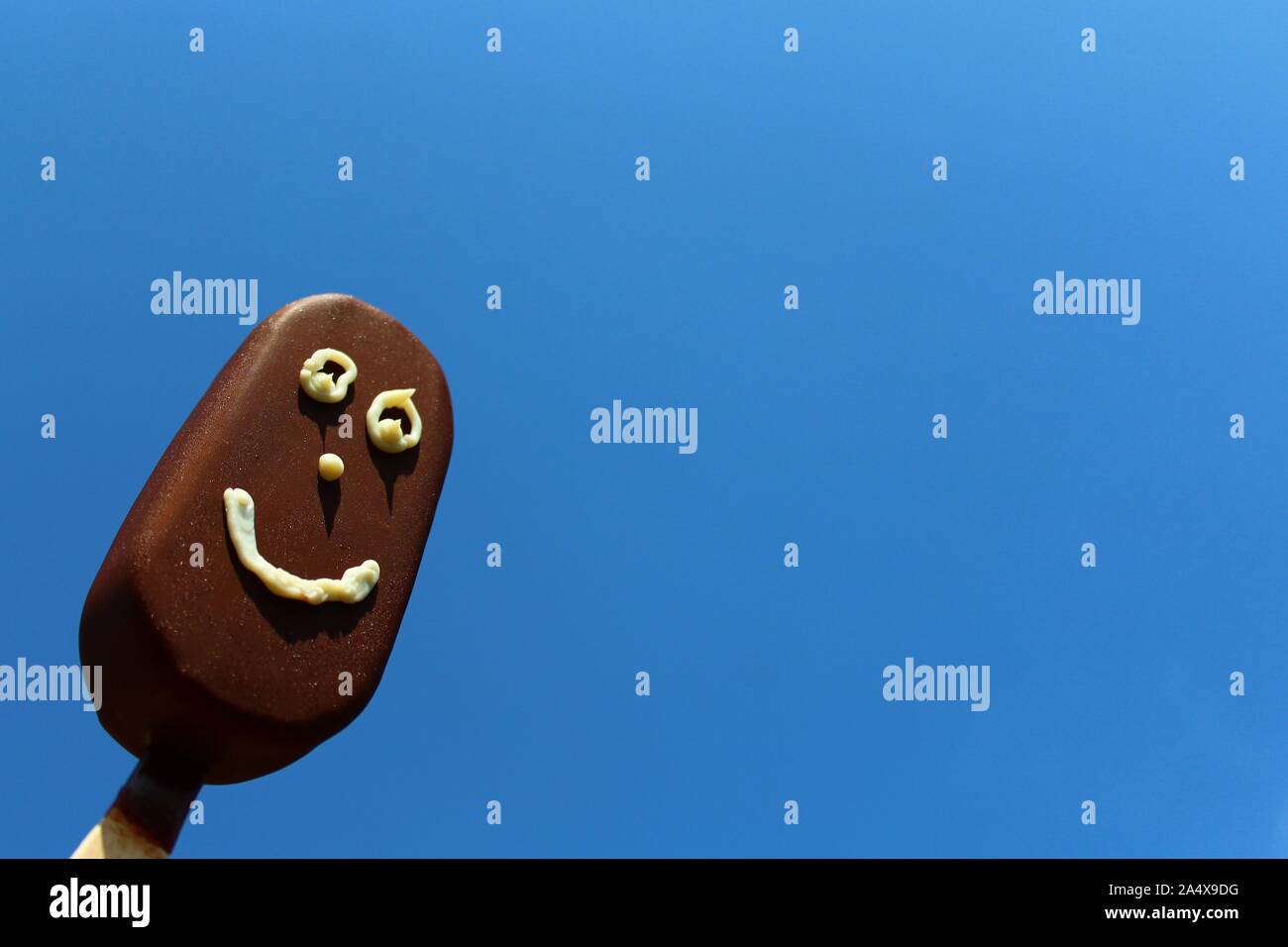 Ice cream with face hi-res stock photography and images - Alamy