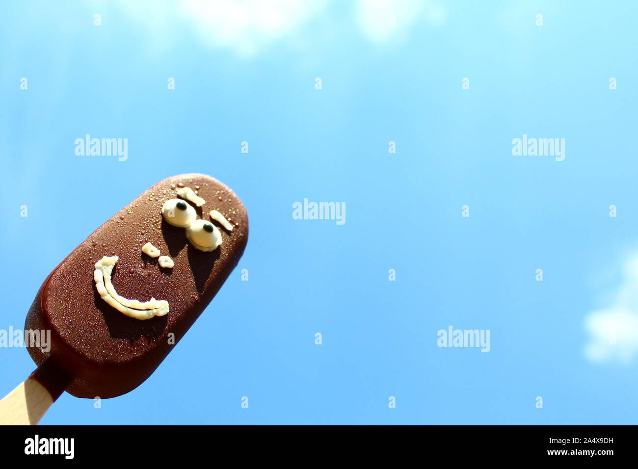 Ice cream with face hi-res stock photography and images - Alamy