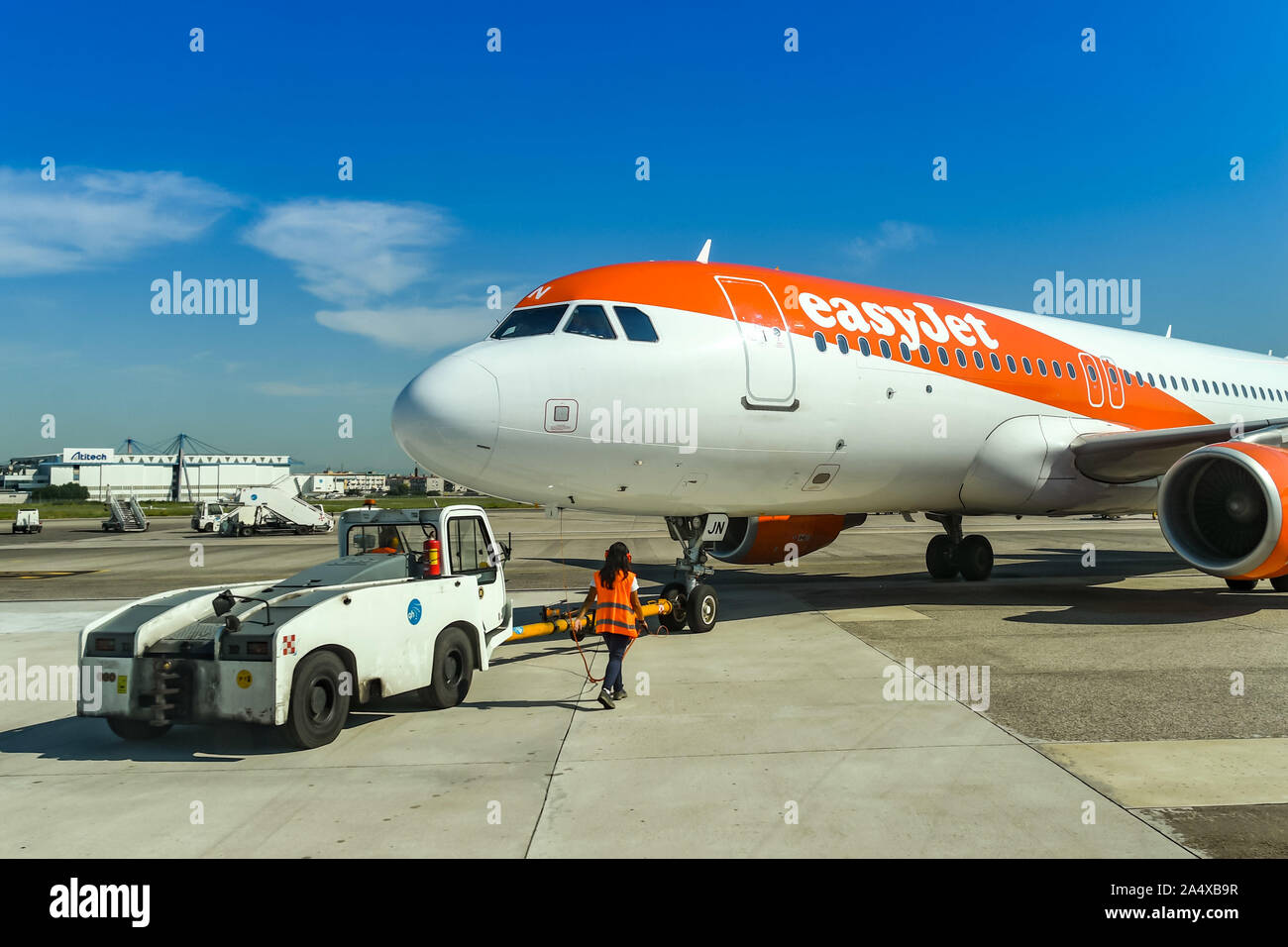 Push back tug hi-res stock photography and images - Alamy