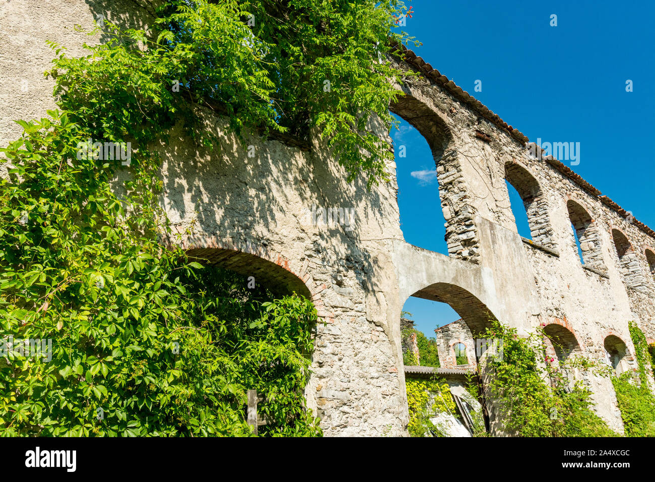 Old factory building france hi-res stock photography and images - Alamy