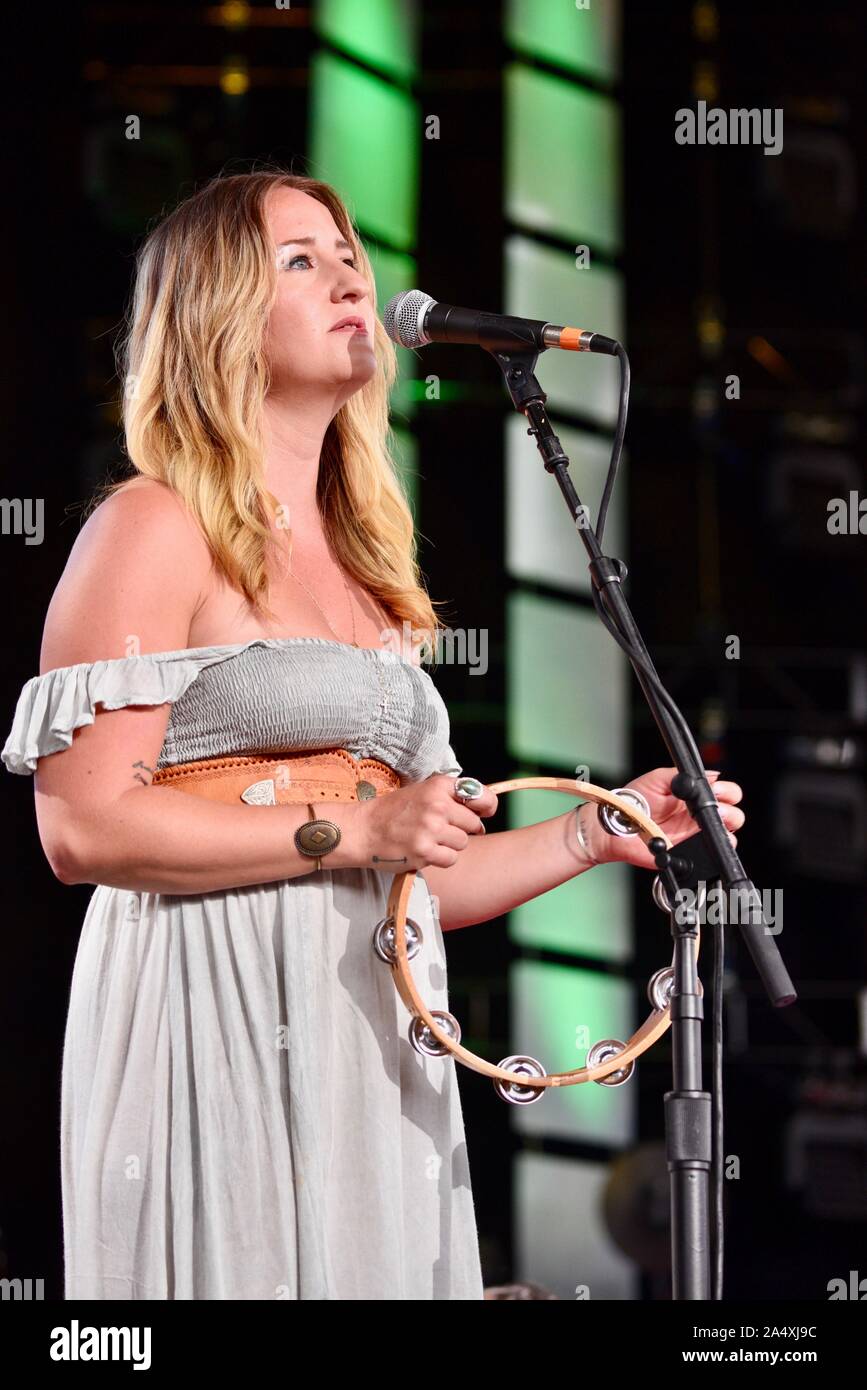 Nashville female musician hat hi-res stock photography and images - Alamy