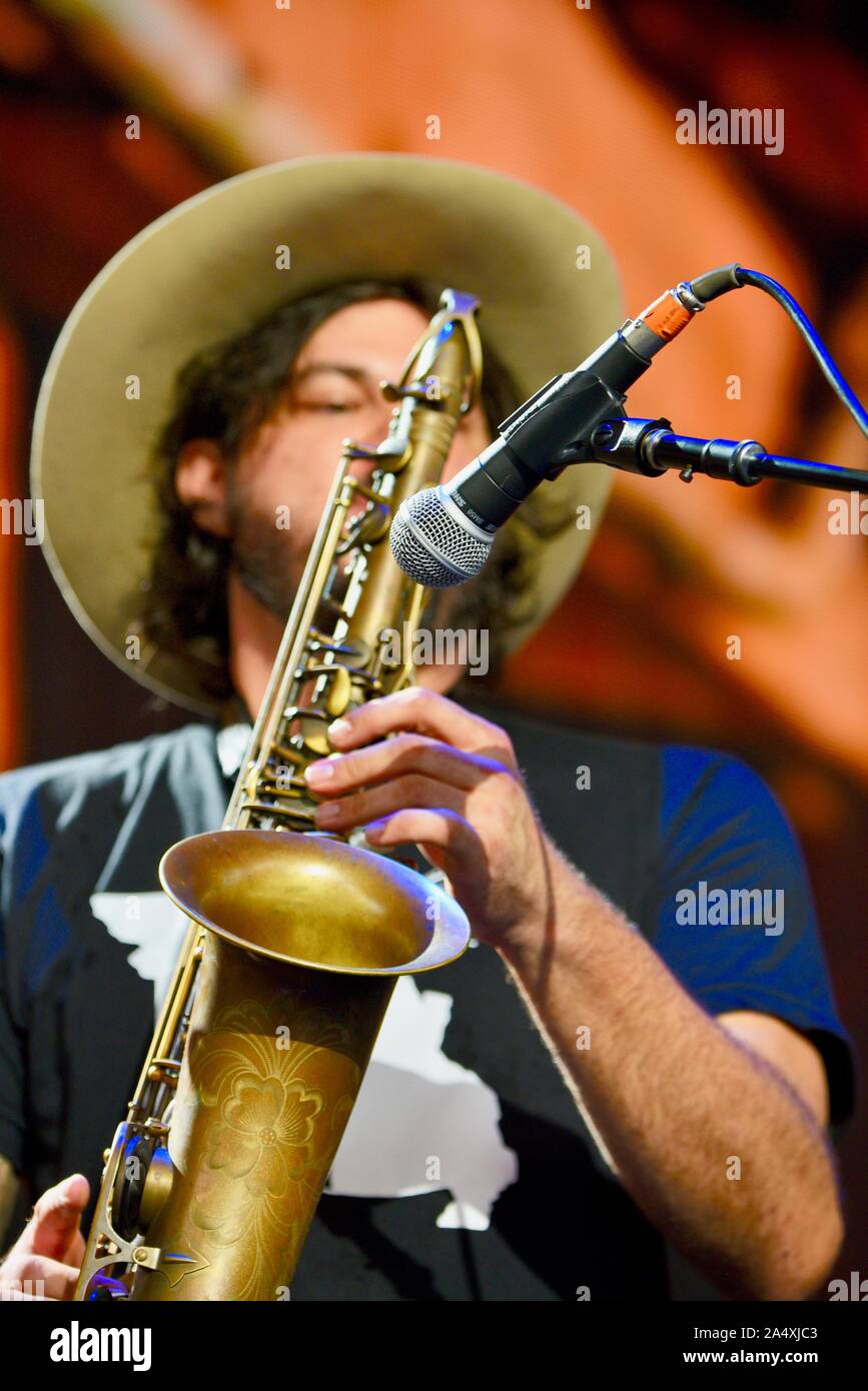 Tenor saxophone hi-res stock photography and images - Alamy