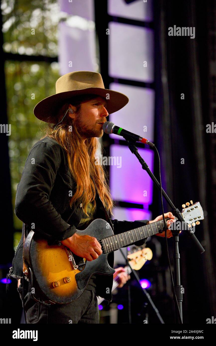 Country music recording artist hi-res stock photography and images - Alamy