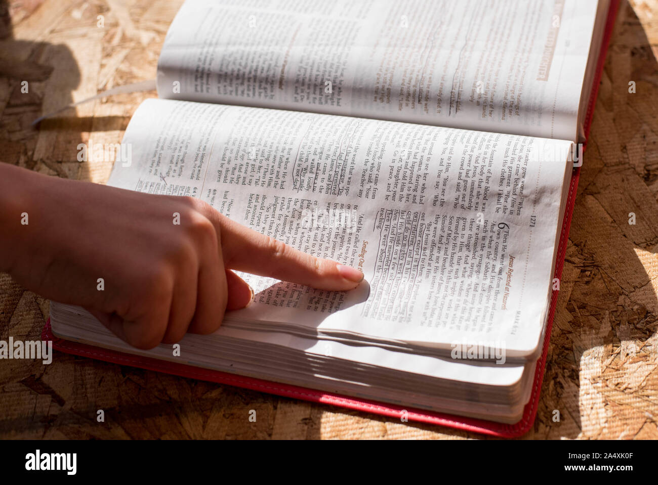 Flipping books hi-res stock photography and images - Alamy