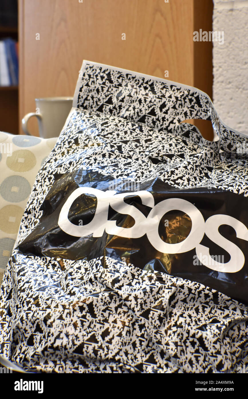 Asos parcel hi-res stock photography and images - Alamy