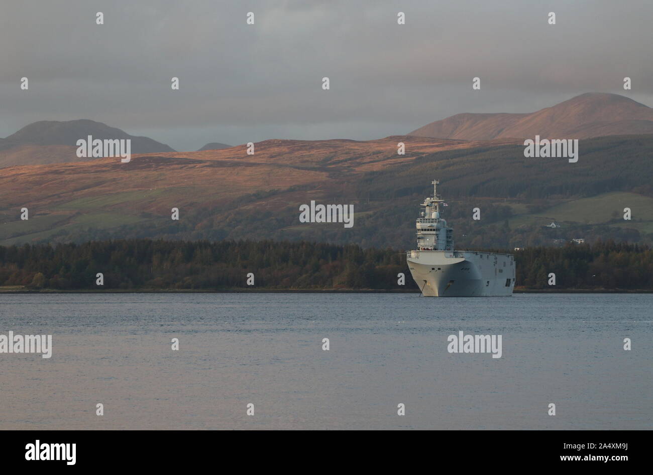 FS Tonnerre (L9014), a Mistral-class amphibious assault ship operated ...
