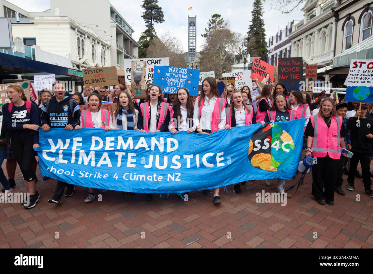 Politics environment hi-res stock photography and images - Alamy
