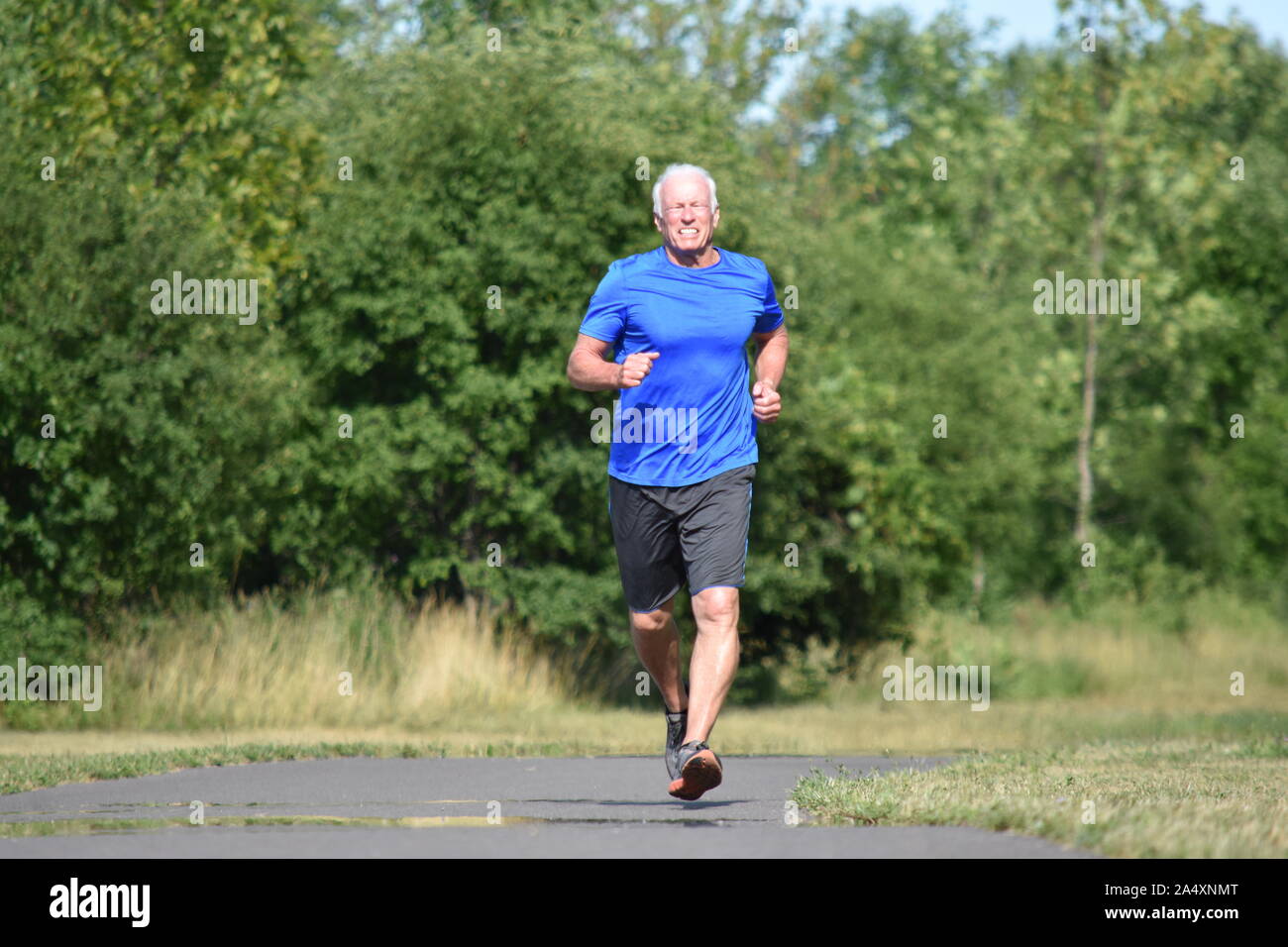 Senior citizen running hi-res stock photography and images - Alamy