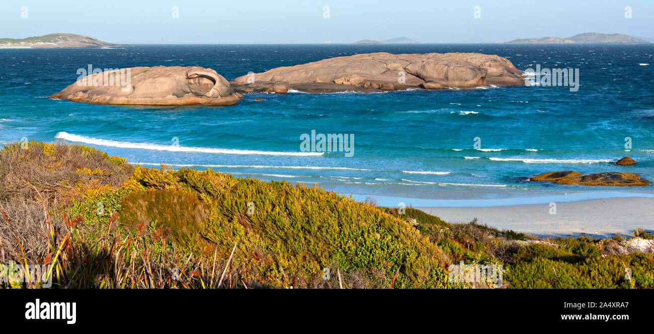 Coastal rock formation at Twilight Cove, Esperance Western Australia ...