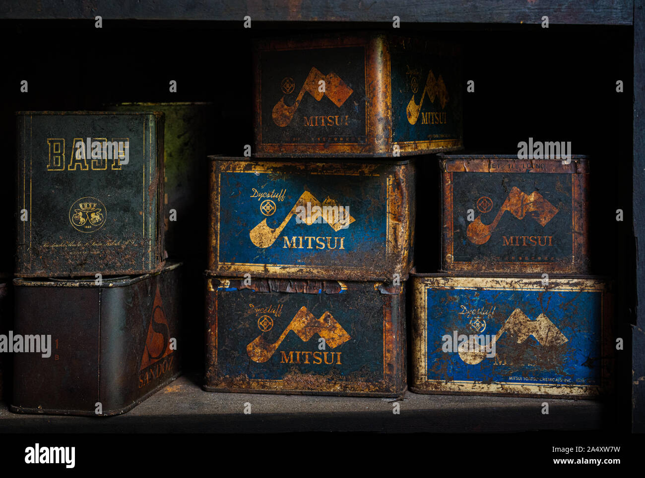 Metalic boxes hi-res stock photography and images - Alamy