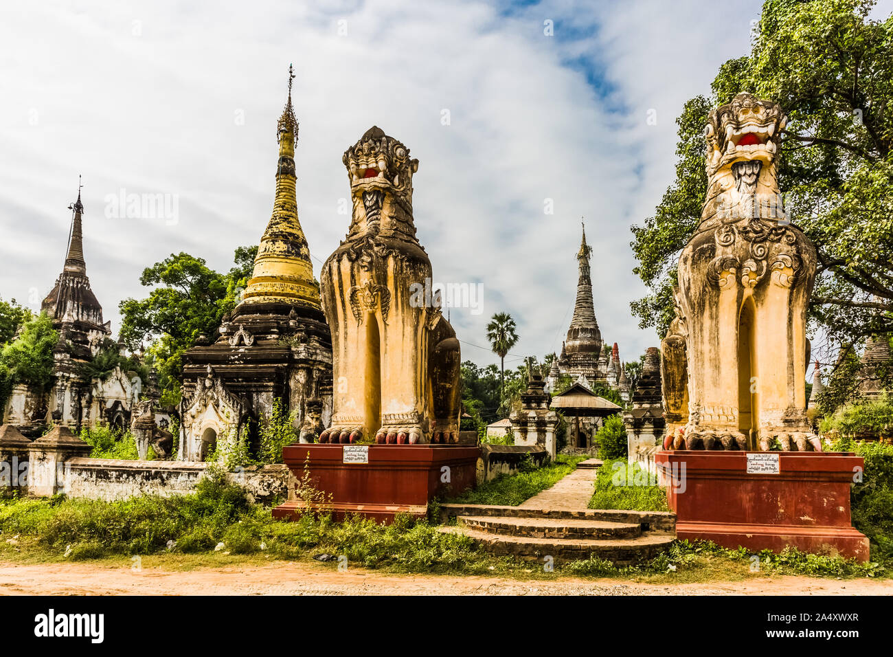A Myint ruins old city village in Chaung-U township near Monywa Stock ...