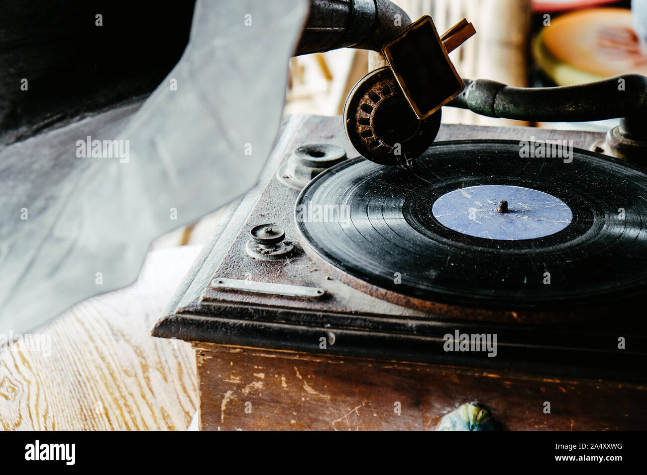 Record vinyl desk hi-res stock photography and images - Alamy