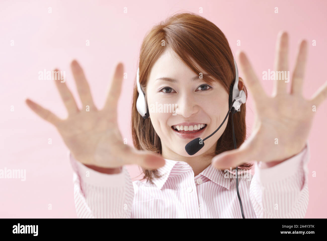 A telephone operator talking into a mic Stock Photo - Alamy