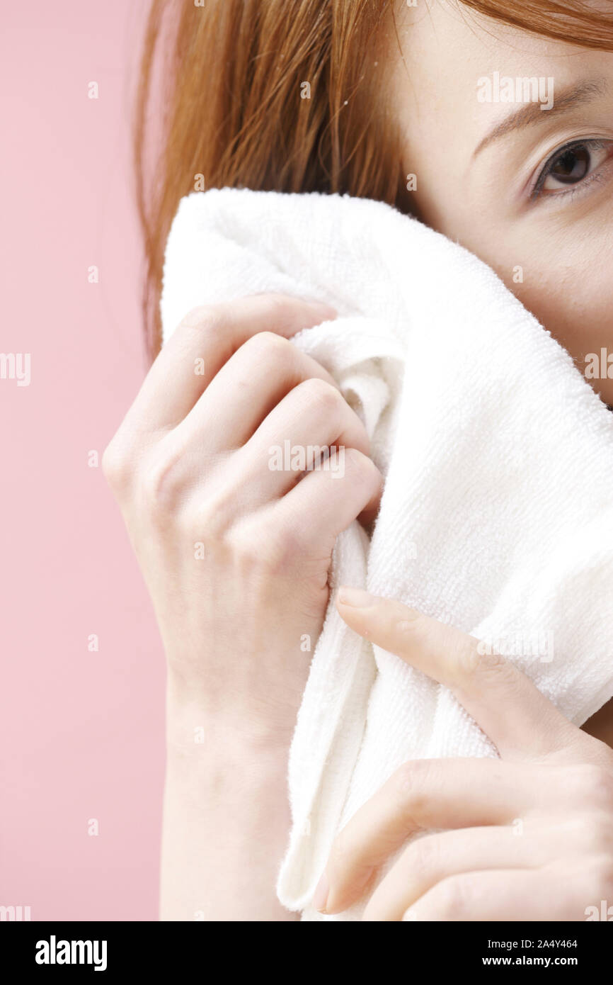 woman wipes sweat off her face Stock Photo - Alamy