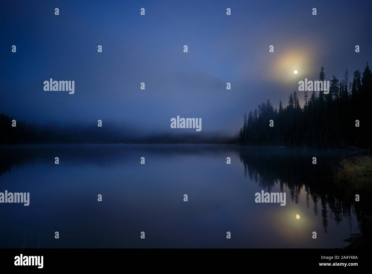 Moonlight lake hi-res stock photography and images - Alamy