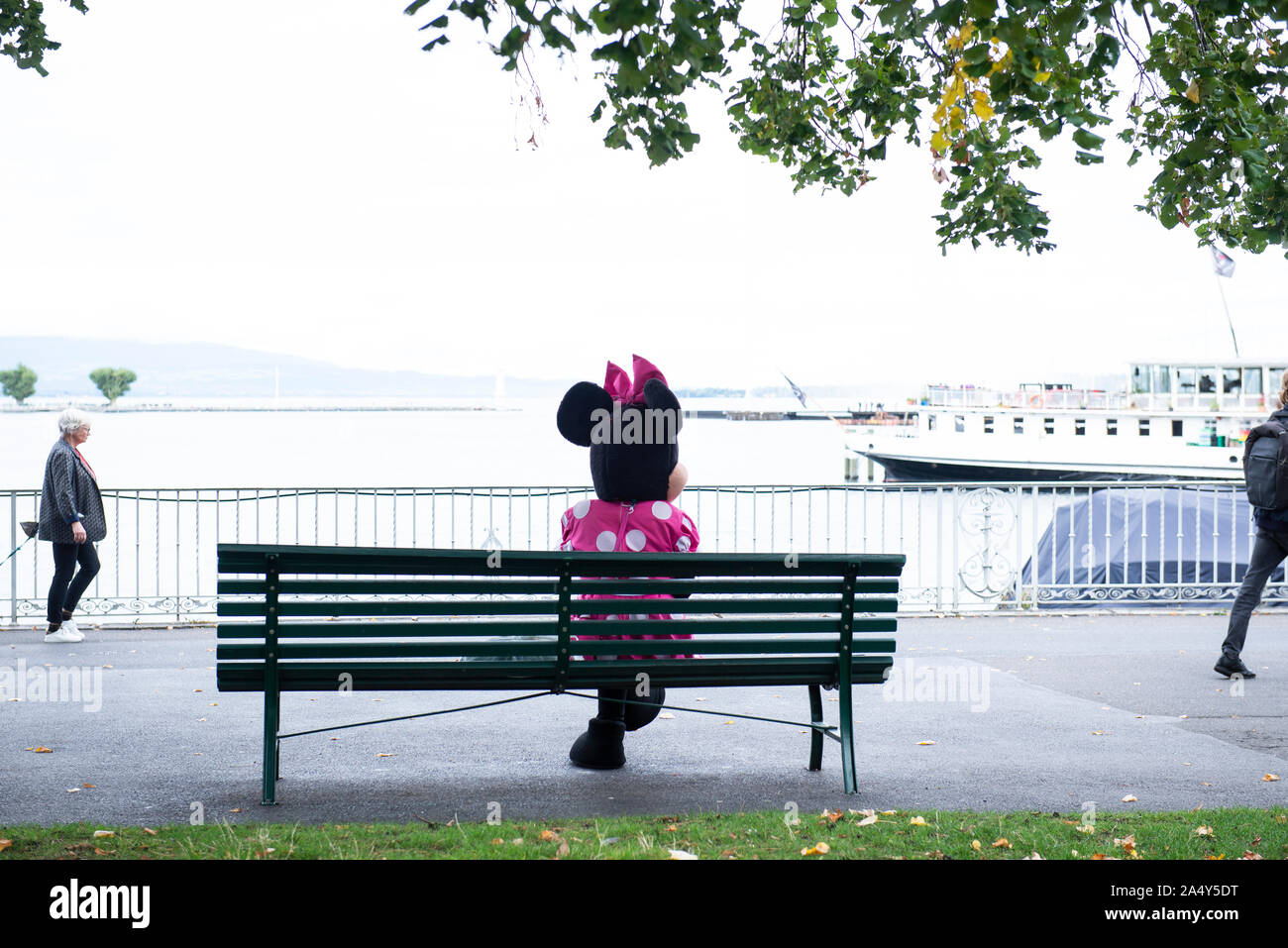Minnie Mouse character sitting on bench at lake Geneva Stock Photo - Alamy