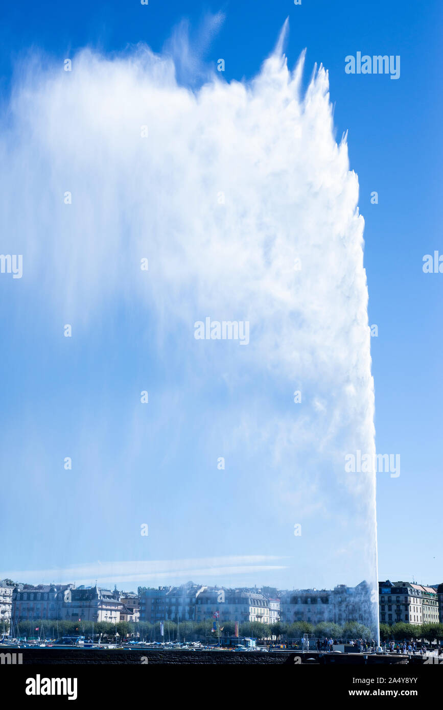 Fountain lake jetty hi-res stock photography and images - Alamy